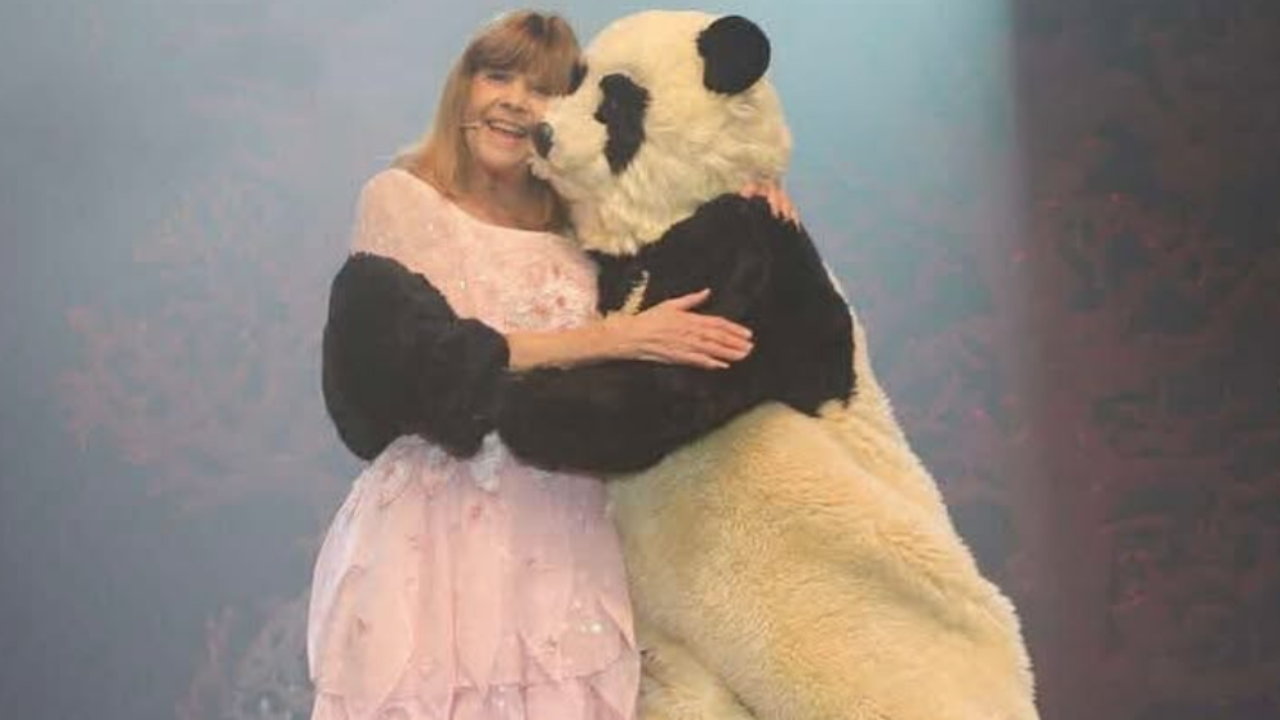Chantal Goya : face au vol de Pandi-Panda, Julien Doré vient à sa ...