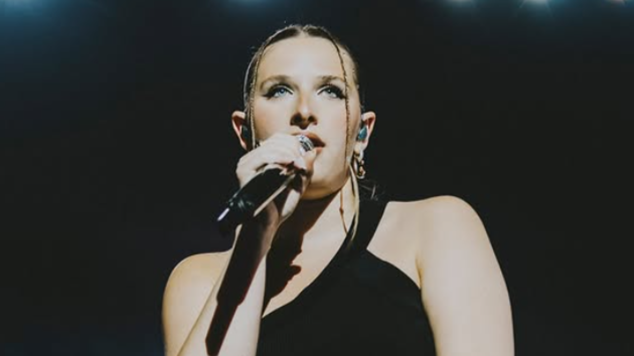 Héléna, pleine d'émotions après son mythique concert à l'Olympia : "J ...