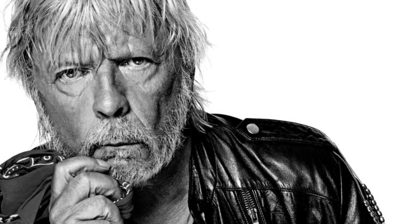 Renaud critiqué sur sa voix, il répond