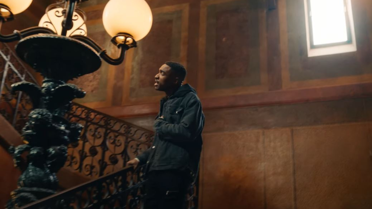 Abi (The Voice) présent dans le clip de "Molière, opéra urbain"