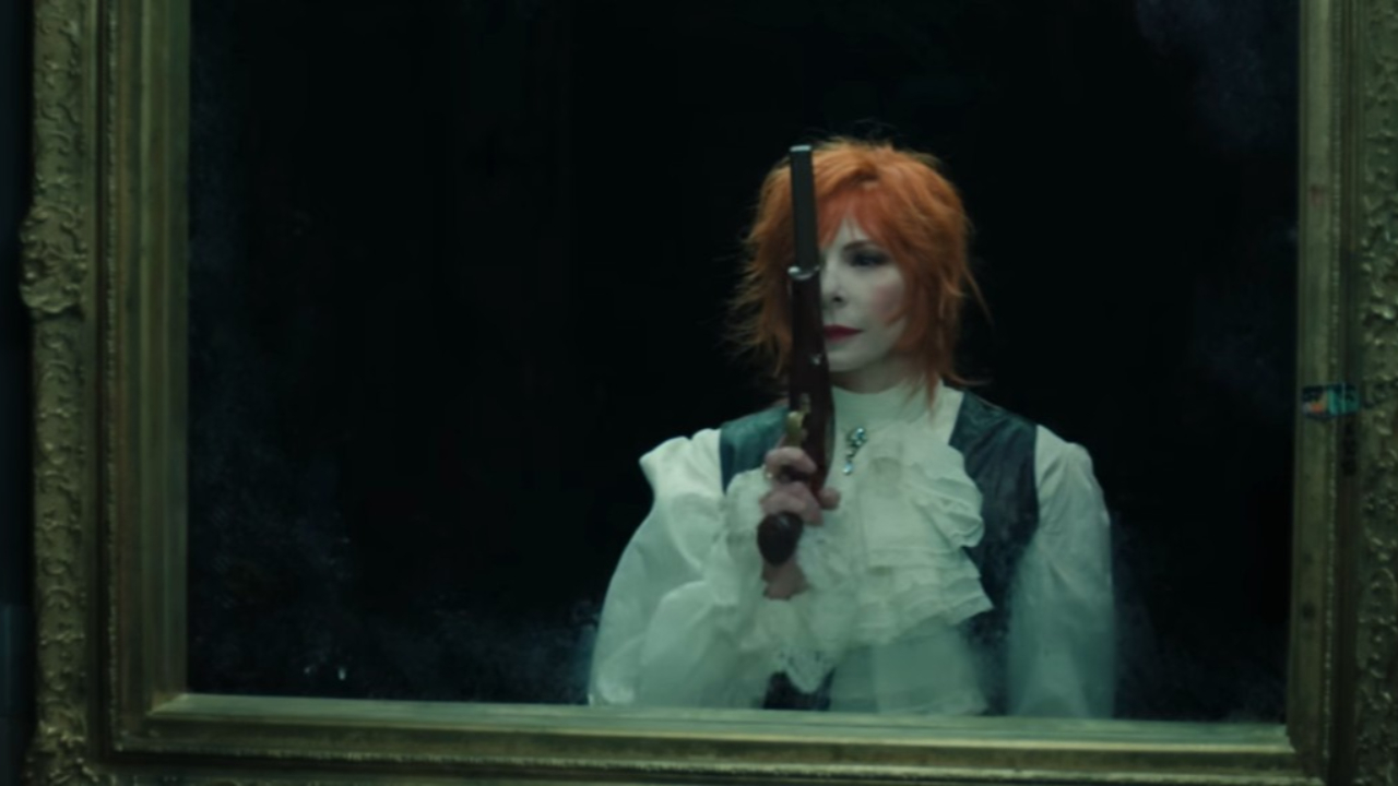 Mylène Farmer dévoile le clip de "C'est à qui le tour"